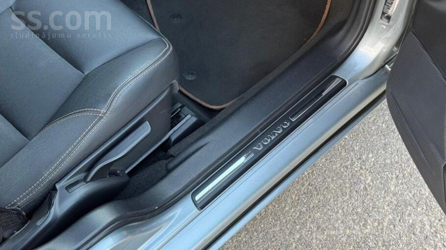Grey Volvo S60 2008 in Riga, with an engine capacity of 2.40 L and mileage of 307 thousand km for 4200 €, photo 16 on AUTOMOTO.COM.LV