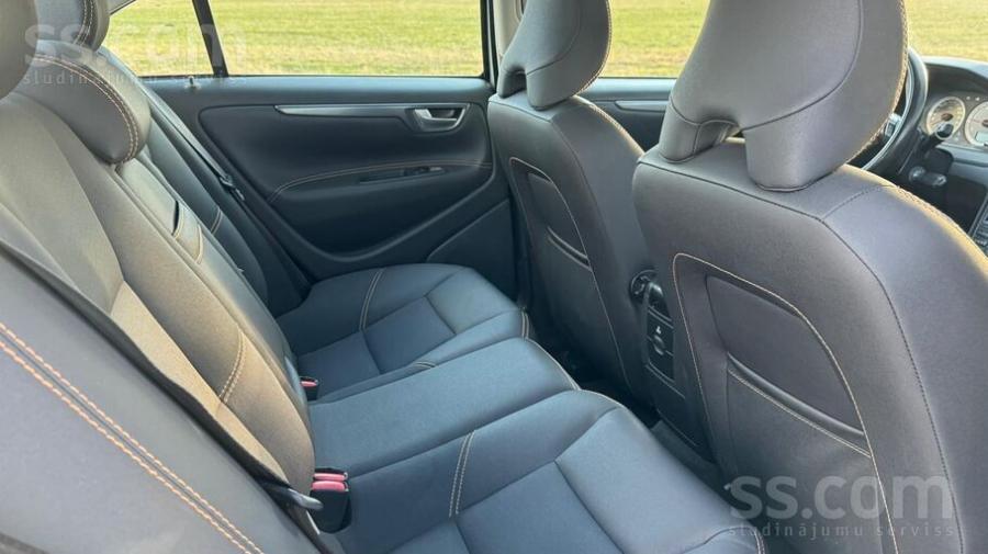 Grey Volvo S60 2008 in Riga, with an engine capacity of 2.40 L and mileage of 307 thousand km for 4200 €, photo 25 on AUTOMOTO.COM.LV