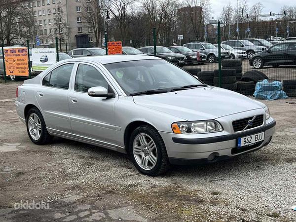 Pelēks Volvo S60 2008 Narva, ar dzinēja tilpumu 2.40 L un nobraukumu 344 tūkst. km par 1999 €, foto 2 vietnē AUTOMOTO.COM.LV
