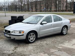 Grey Volvo S60 2008 in Narva, with an engine capacity of 2.40 L and mileage of 344 thousand km for 1999 €, photo  on AUTOMOTO.COM.LV