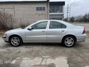 Pelēks Volvo S60 2008 Narva, ar dzinēja tilpumu 2.40 L un nobraukumu 344 tūkst. km par 1999 €, foto 5 vietnē AUTOMOTO.COM.LV