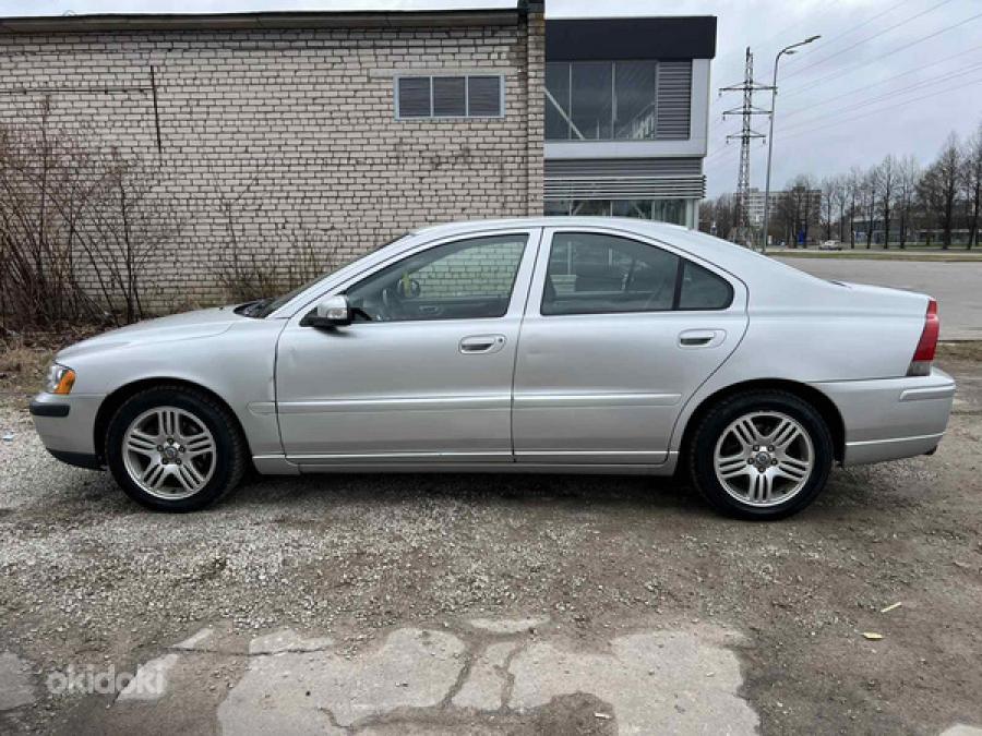 Pelēks Volvo S60 2008 Narva, ar dzinēja tilpumu 2.40 L un nobraukumu 344 tūkst. km par 1999 €, foto 5 vietnē AUTOMOTO.COM.LV