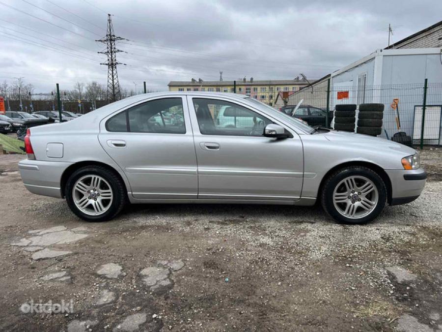 Pelēks Volvo S60 2008 Narva, ar dzinēja tilpumu 2.40 L un nobraukumu 344 tūkst. km par 1999 €, foto 6 vietnē AUTOMOTO.COM.LV