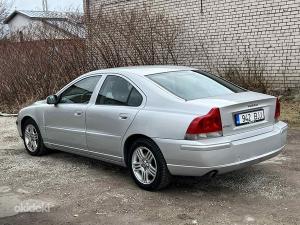 Pelēks Volvo S60 2008 Narva, ar dzinēja tilpumu 2.40 L un nobraukumu 344 tūkst. km par 1999 €, foto 7 vietnē AUTOMOTO.COM.LV