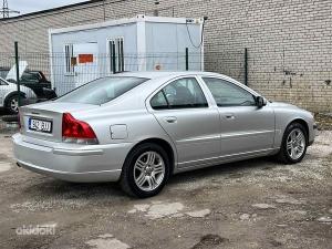 Pelēks Volvo S60 2008 Narva, ar dzinēja tilpumu 2.40 L un nobraukumu 344 tūkst. km par 1999 €, foto 8 vietnē AUTOMOTO.COM.LV