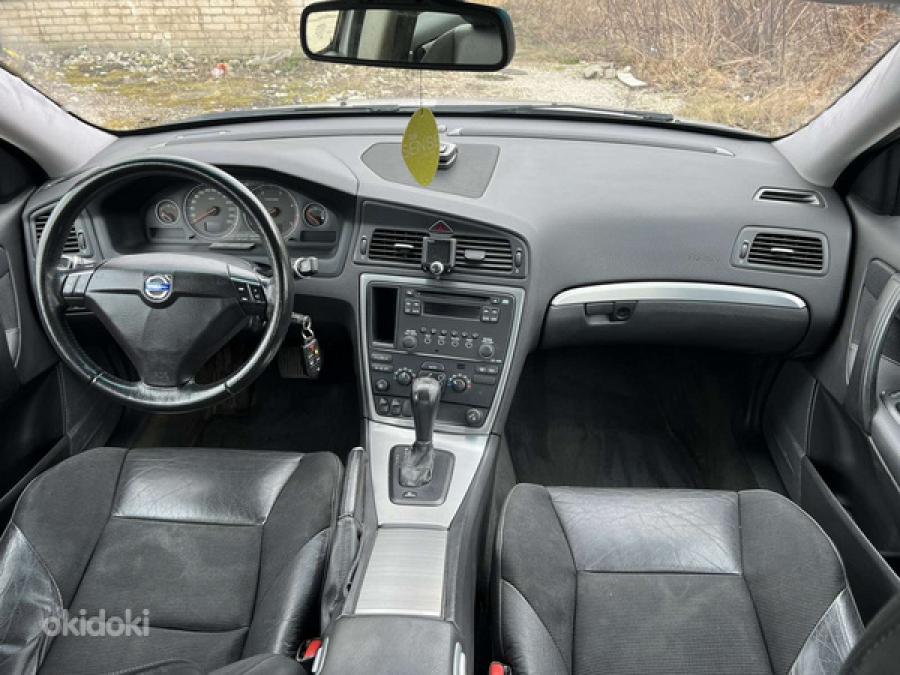 Pelēks Volvo S60 2008 Narva, ar dzinēja tilpumu 2.40 L un nobraukumu 344 tūkst. km par 1999 €, foto 10 vietnē AUTOMOTO.COM.LV