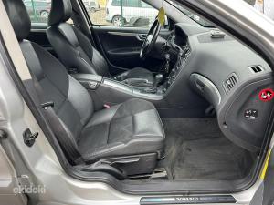 Pelēks Volvo S60 2008 Narva, ar dzinēja tilpumu 2.40 L un nobraukumu 344 tūkst. km par 1999 €, foto 11 vietnē AUTOMOTO.COM.LV
