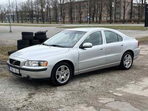 Pelēks Volvo S60 2008 Narva, ar dzinēja tilpumu 2.40 L un nobraukumu 344 tūkst. km par 1999 €, foto 13 vietnē AUTOMOTO.COM.LV