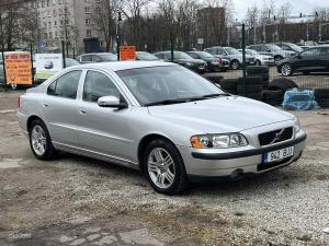 Pelēks Volvo S60 2008 Narva, ar dzinēja tilpumu 2.40 L un nobraukumu 344 tūkst. km par 1999 €, foto 14 vietnē AUTOMOTO.COM.LV
