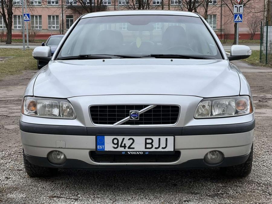 Pelēks Volvo S60 2008 Narva, ar dzinēja tilpumu 2.40 L un nobraukumu 344 tūkst. km par 1999 €, foto 15 vietnē AUTOMOTO.COM.LV
