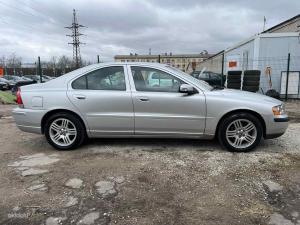 Pelēks Volvo S60 2008 Narva, ar dzinēja tilpumu 2.40 L un nobraukumu 344 tūkst. km par 1999 €, foto 17 vietnē AUTOMOTO.COM.LV
