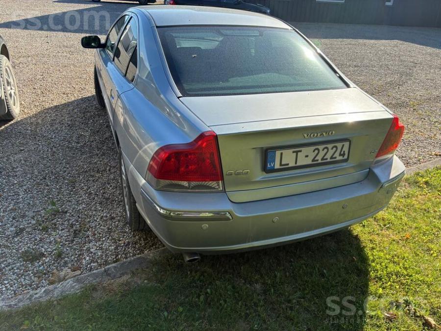 Pelēks Volvo S60 2008 Dobele, ar dzinēja tilpumu 2.40 L un nobraukumu 335 tūkst. km par 2150 €, foto 1 vietnē AUTOMOTO.COM.LV