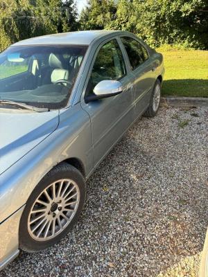 Pelēks Volvo S60 2008 Dobele, ar dzinēja tilpumu 2.40 L un nobraukumu 335 tūkst. km par 2150 €, foto 4 vietnē AUTOMOTO.COM.LV