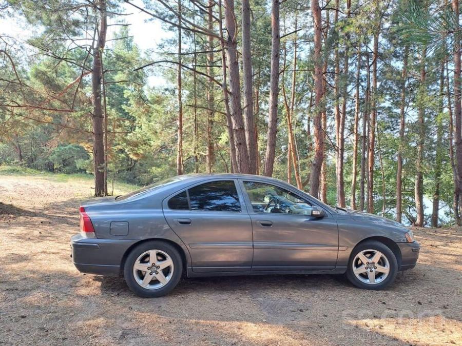 Grey Volvo S60 2008 in Daugavpils, with an engine capacity of 2.40 L and mileage of 30 thousand km for 2450 €, photo 4 on AUTOMOTO.COM.LV