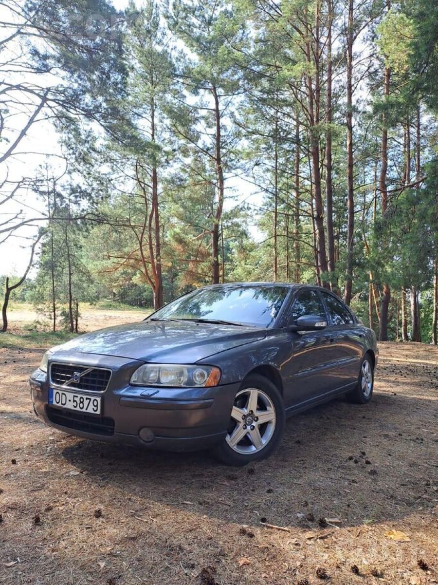 Grey Volvo S60 2008 in Daugavpils, with an engine capacity of 2.40 L and mileage of 30 thousand km for 2450 €, photo 7 on AUTOMOTO.COM.LV