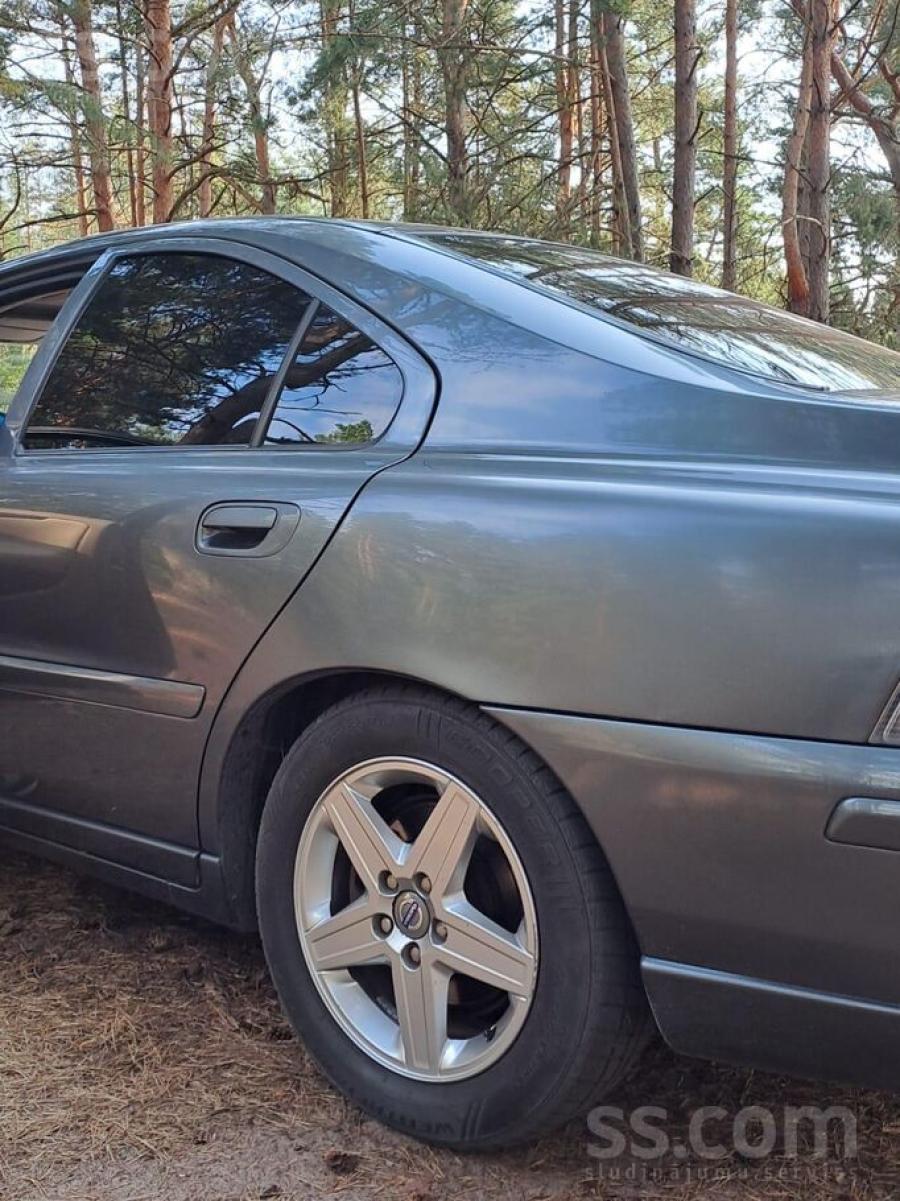 Grey Volvo S60 2008 in Daugavpils, with an engine capacity of 2.40 L and mileage of 30 thousand km for 2450 €, photo 10 on AUTOMOTO.COM.LV