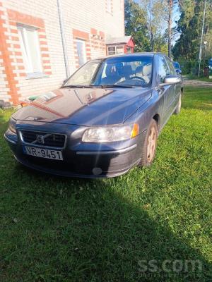 Pelēks Volvo S60 2008 Rīga, ar dzinēja tilpumu 2.40 L un nobraukumu 376 tūkst. km par 1800 €, foto 3 vietnē AUTOMOTO.COM.LV