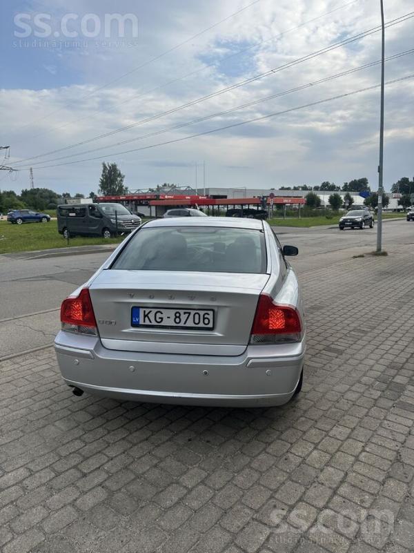 Pelēks Volvo S60 2008 Rīga, ar dzinēja tilpumu 2.40 L un nobraukumu 344 tūkst. km par 3500 €, foto 3 vietnē AUTOMOTO.COM.LV