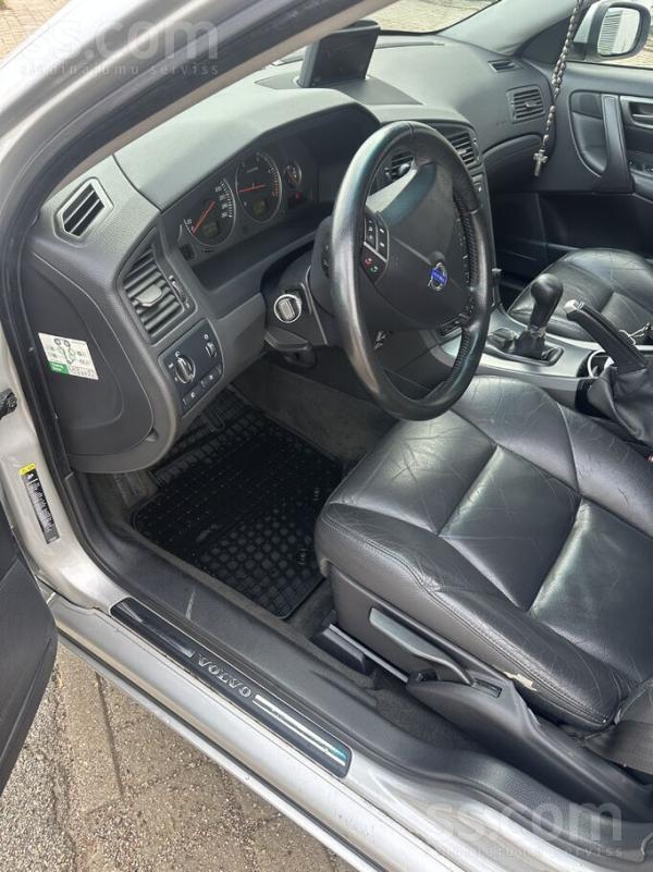 Pelēks Volvo S60 2008 Rīga, ar dzinēja tilpumu 2.40 L un nobraukumu 344 tūkst. km par 3500 €, foto 6 vietnē AUTOMOTO.COM.LV