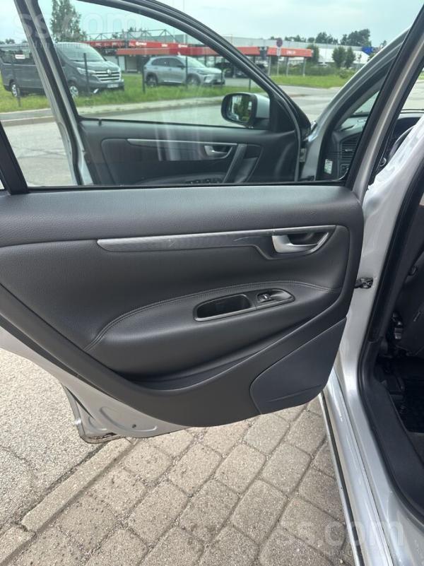 Pelēks Volvo S60 2008 Rīga, ar dzinēja tilpumu 2.40 L un nobraukumu 344 tūkst. km par 3500 €, foto 7 vietnē AUTOMOTO.COM.LV