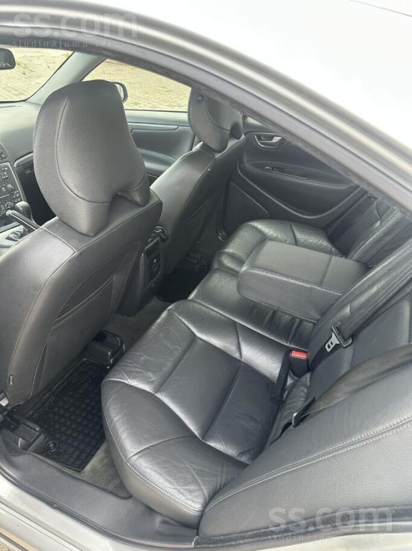 Pelēks Volvo S60 2008 Rīga, ar dzinēja tilpumu 2.40 L un nobraukumu 344 tūkst. km par 3500 €, foto 8 vietnē AUTOMOTO.COM.LV