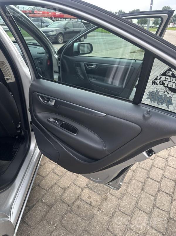 Pelēks Volvo S60 2008 Rīga, ar dzinēja tilpumu 2.40 L un nobraukumu 344 tūkst. km par 3500 €, foto 9 vietnē AUTOMOTO.COM.LV