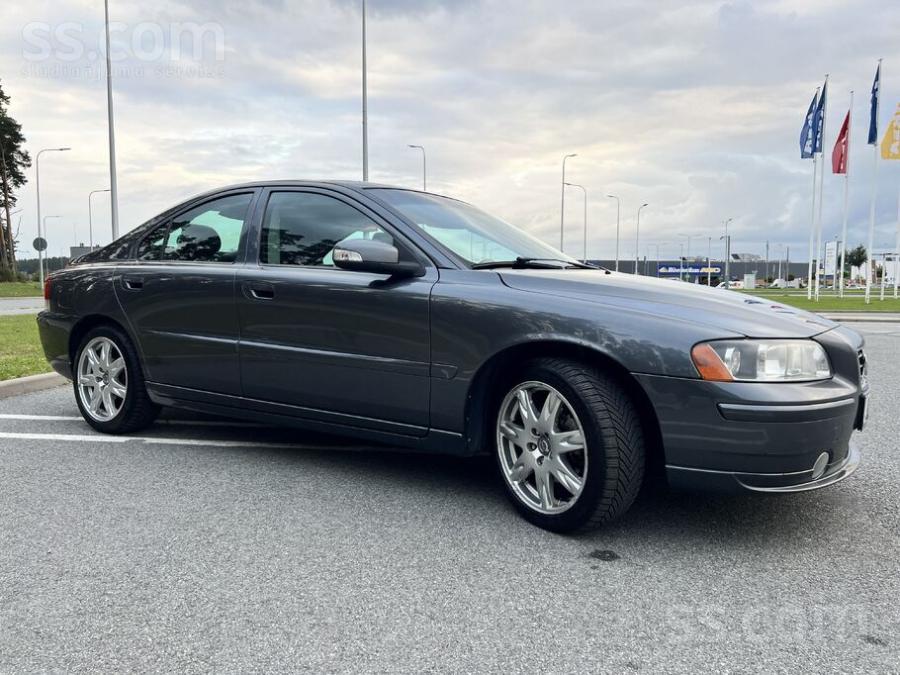 Pelēks Volvo S60 2008 Rīga, ar dzinēja tilpumu 2.40 L un nobraukumu 365 tūkst. km par 2800 €, foto 1 vietnē AUTOMOTO.COM.LV