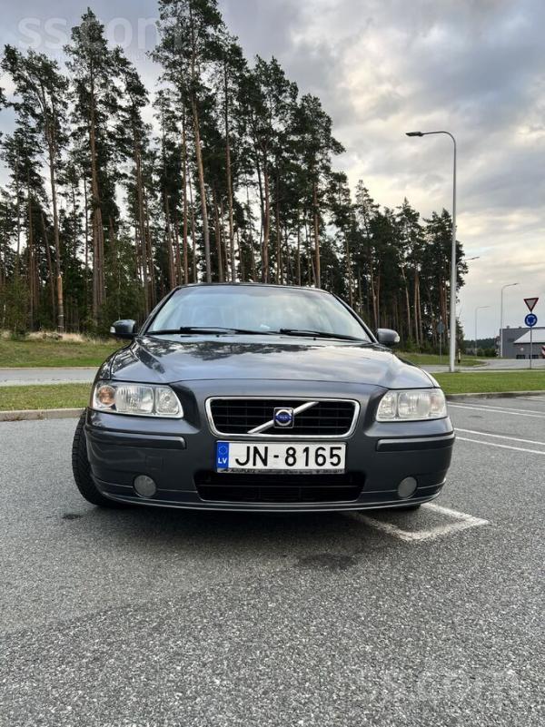 Pelēks Volvo S60 2008 Rīga, ar dzinēja tilpumu 2.40 L un nobraukumu 365 tūkst. km par 2800 €, foto 3 vietnē AUTOMOTO.COM.LV