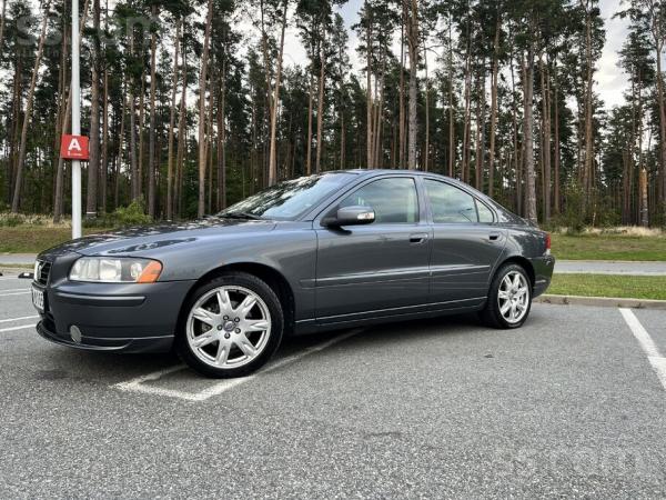 Pelēks Volvo S60 2008 Rīga, ar dzinēja tilpumu 2.40 L un nobraukumu 365 tūkst. km par 2800 €, foto 4 vietnē AUTOMOTO.COM.LV