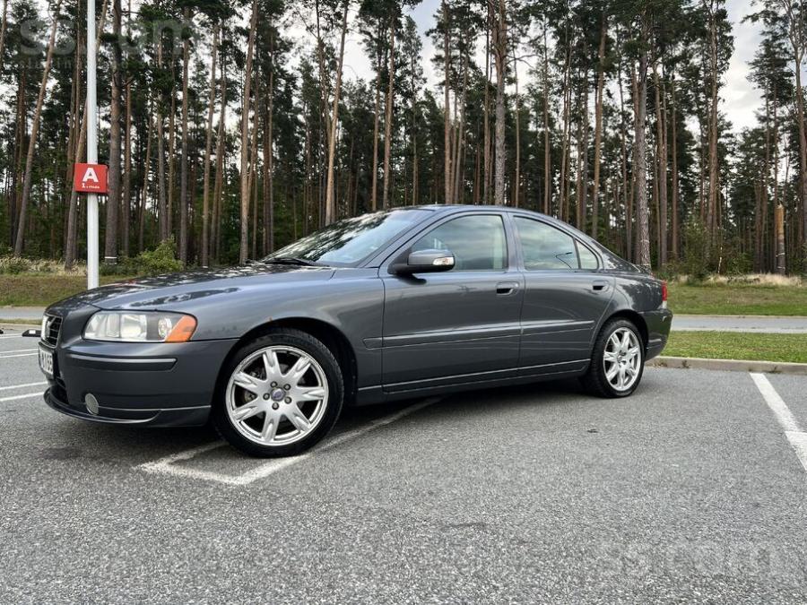 Pelēks Volvo S60 2008 Rīga, ar dzinēja tilpumu 2.40 L un nobraukumu 365 tūkst. km par 2800 €, foto 4 vietnē AUTOMOTO.COM.LV