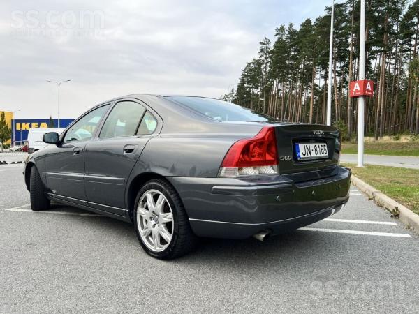 Pelēks Volvo S60 2008 Rīga, ar dzinēja tilpumu 2.40 L un nobraukumu 365 tūkst. km par 2800 €, foto 5 vietnē AUTOMOTO.COM.LV