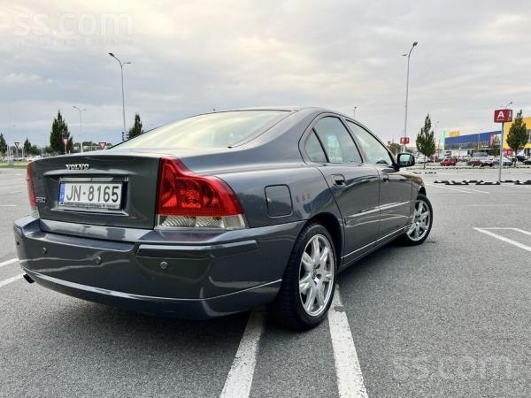 Pelēks Volvo S60 2008 Rīga, ar dzinēja tilpumu 2.40 L un nobraukumu 365 tūkst. km par 2800 €, foto 6 vietnē AUTOMOTO.COM.LV