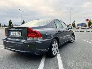 Pelēks Volvo S60 2008 Rīga, ar dzinēja tilpumu 2.40 L un nobraukumu 365 tūkst. km par 2800 €, foto 6 vietnē AUTOMOTO.COM.LV
