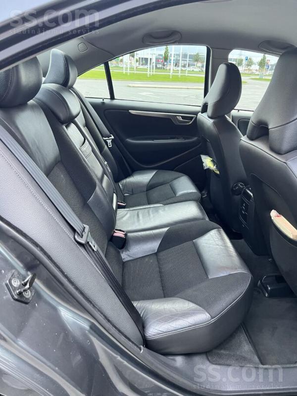Pelēks Volvo S60 2008 Rīga, ar dzinēja tilpumu 2.40 L un nobraukumu 365 tūkst. km par 2800 €, foto 7 vietnē AUTOMOTO.COM.LV