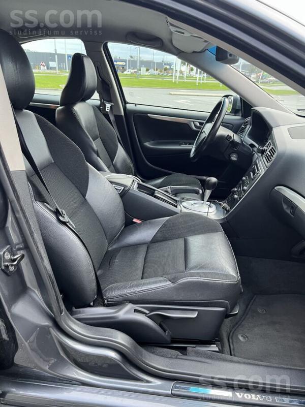 Pelēks Volvo S60 2008 Rīga, ar dzinēja tilpumu 2.40 L un nobraukumu 365 tūkst. km par 2800 €, foto 8 vietnē AUTOMOTO.COM.LV