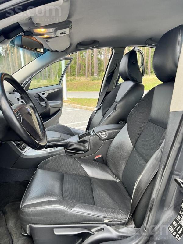 Pelēks Volvo S60 2008 Rīga, ar dzinēja tilpumu 2.40 L un nobraukumu 365 tūkst. km par 2800 €, foto 9 vietnē AUTOMOTO.COM.LV