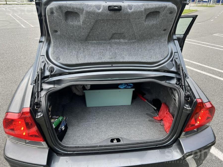 Pelēks Volvo S60 2008 Rīga, ar dzinēja tilpumu 2.40 L un nobraukumu 365 tūkst. km par 2800 €, foto 11 vietnē AUTOMOTO.COM.LV