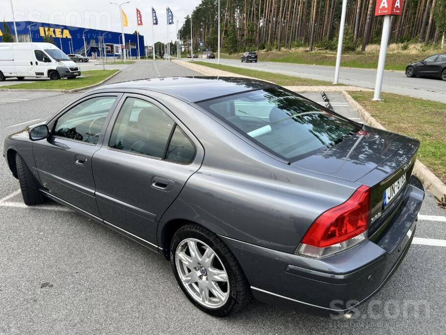 Pelēks Volvo S60 2008 Rīga, ar dzinēja tilpumu 2.40 L un nobraukumu 365 tūkst. km par 2800 €, foto 15 vietnē AUTOMOTO.COM.LV