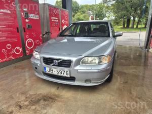 Grey Volvo S60 2008 in Cesis, with an engine capacity of 2.40 L and mileage of 283 thousand km for 1500 €, photo  on AUTOMOTO.COM.LV