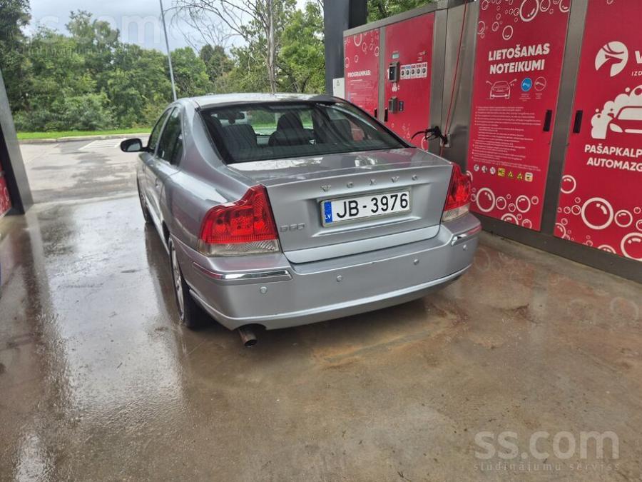 Grey Volvo S60 2008 in Cesis, with an engine capacity of 2.40 L and mileage of 283 thousand km for 1500 €, photo 4 on AUTOMOTO.COM.LV