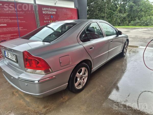 Volvo S60 2008 Cēsis vietnē Pelēks Volvo S60 2008 Cēsis, ar dzinēja tilpumu 2.40 L un nobraukumu 283 tūkst. km par 1500 €, foto 5 vietnē AUTOMOTO.COM.LV