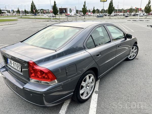 Pelēks Volvo S60 2008 Rīga, ar dzinēja tilpumu 2.40 L un nobraukumu 366 tūkst. km par 2800 €, foto 7 vietnē AUTOMOTO.COM.LV