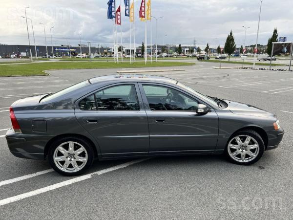 Pelēks Volvo S60 2008 Rīga, ar dzinēja tilpumu 2.40 L un nobraukumu 366 tūkst. km par 2800 €, foto 8 vietnē AUTOMOTO.COM.LV
