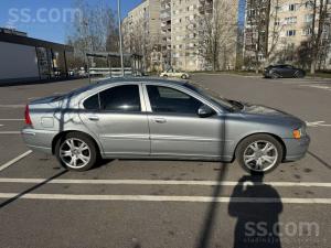 Pelēks Volvo S60 2009 Rīga, ar dzinēja tilpumu 2.40 L un nobraukumu 303 tūkst. km par 1450 €, foto 2 vietnē AUTOMOTO.COM.LV