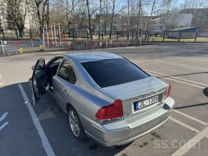 Pelēks Volvo S60 2009 Rīga, ar dzinēja tilpumu 2.40 L un nobraukumu 303 tūkst. km par 1450 €, foto 4 vietnē AUTOMOTO.COM.LV