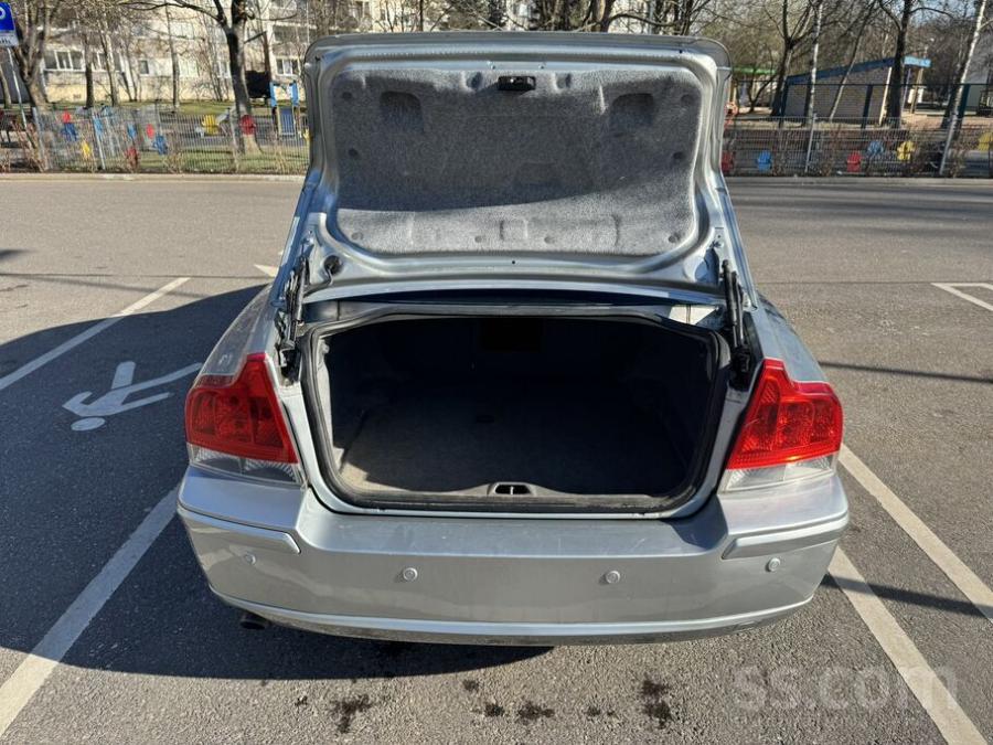 Pelēks Volvo S60 2009 Rīga, ar dzinēja tilpumu 2.40 L un nobraukumu 303 tūkst. km par 1450 €, foto 5 vietnē AUTOMOTO.COM.LV