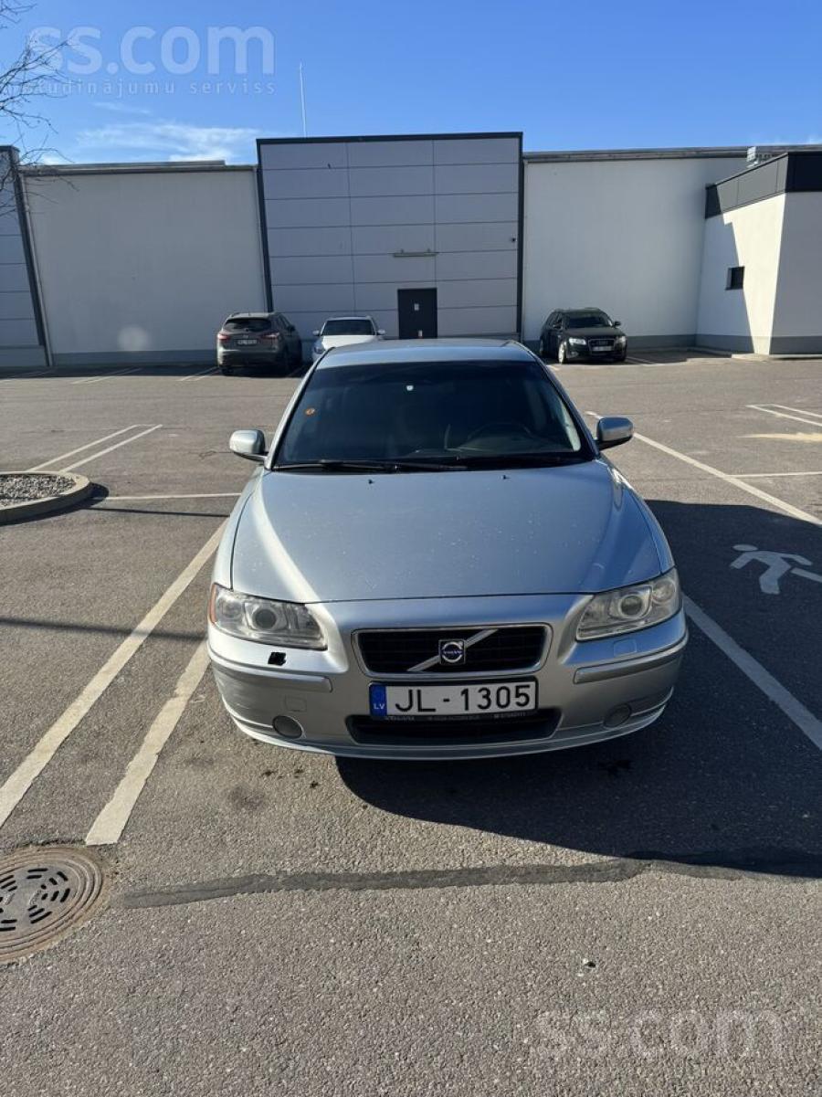 Pelēks Volvo S60 2009 Rīga, ar dzinēja tilpumu 2.40 L un nobraukumu 303 tūkst. km par 1450 €, foto 6 vietnē AUTOMOTO.COM.LV