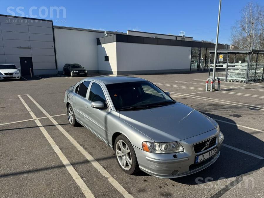 Pelēks Volvo S60 2009 Rīga, ar dzinēja tilpumu 2.40 L un nobraukumu 303 tūkst. km par 1450 €, foto 11 vietnē AUTOMOTO.COM.LV