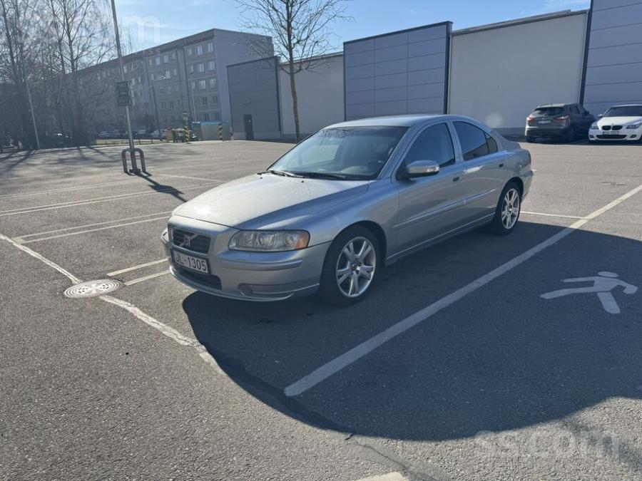Pelēks Volvo S60 2009 Rīga, ar dzinēja tilpumu 2.40 L un nobraukumu 303 tūkst. km par 1450 €, foto 12 vietnē AUTOMOTO.COM.LV