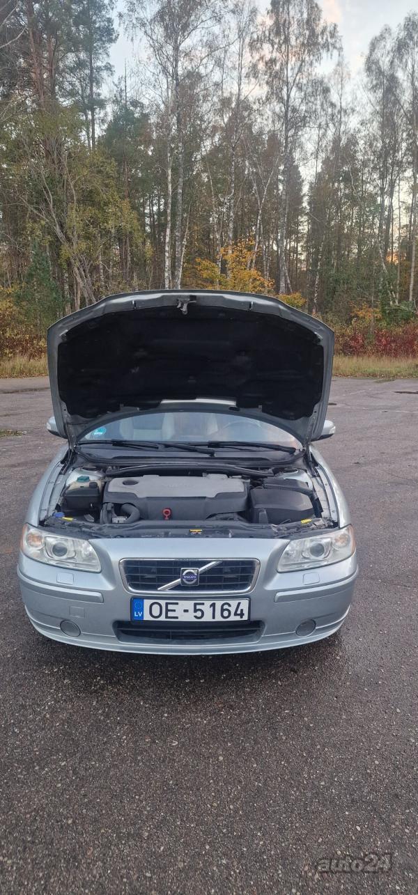 Grey Volvo S60 2009 in Jurmala, with an engine capacity of 2.40 L and mileage of 291 thousand km for 4520 €, photo 11 on AUTOMOTO.COM.LV